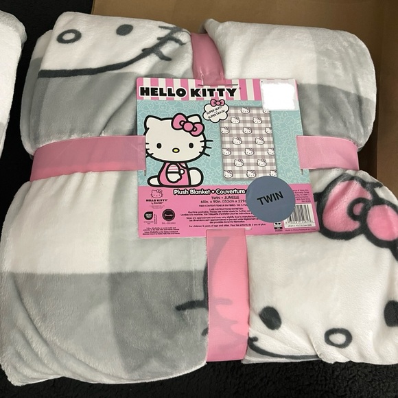 Hello Kitty | Bedding | Hello Kitty Blanket | Poshmark